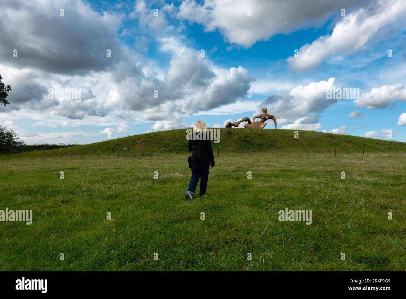 Large reclining figure 1983 hi-res stock photography and images - Alamy