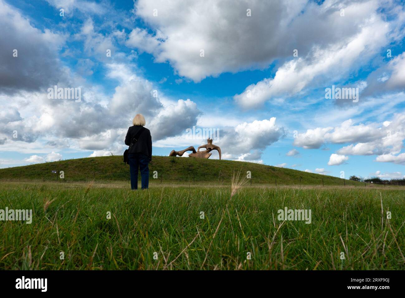 Moore reclining figure hertfordshire hi-res stock photography and ...