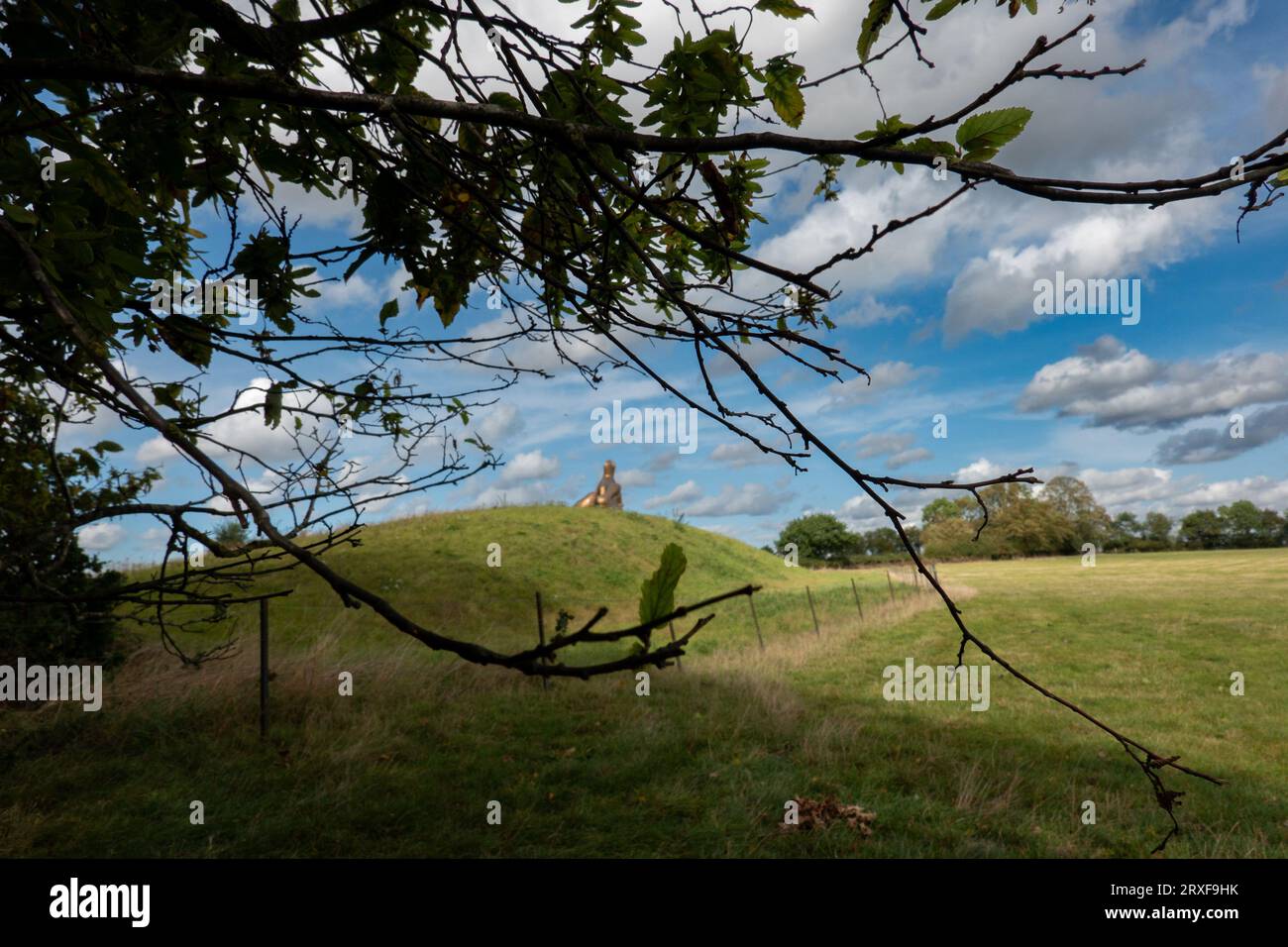 Moore reclining figure hertfordshire hi-res stock photography and ...