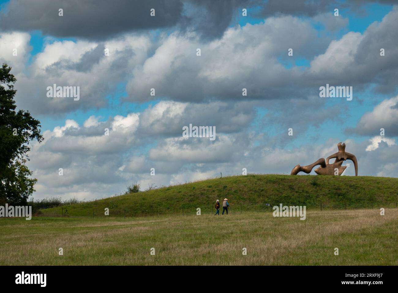 Large reclining figure 1983 hi-res stock photography and images - Alamy
