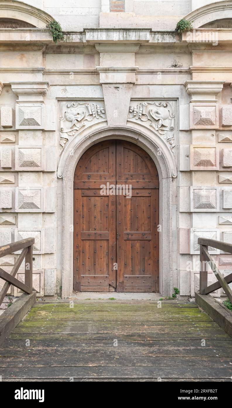 16th century military architecture hi-res stock photography and images ...