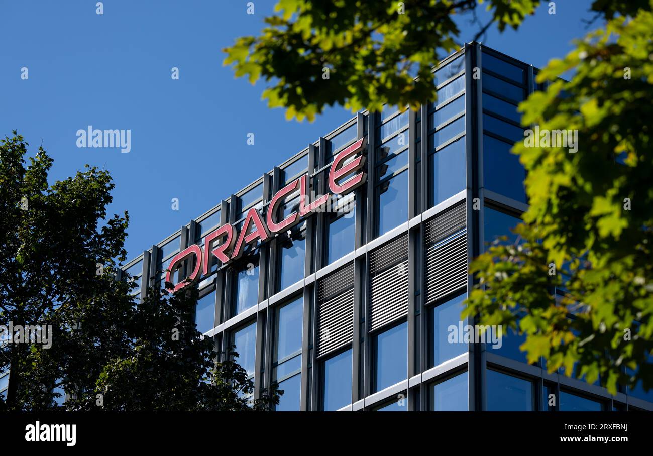25 September 2023, Bavaria, Munich: The logo of the software and hardware manufacturer Oracle ...