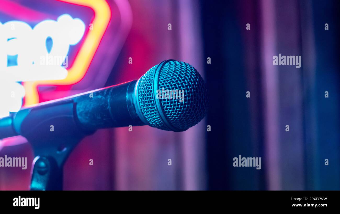 Neon microphone hi-res stock photography and images - Alamy