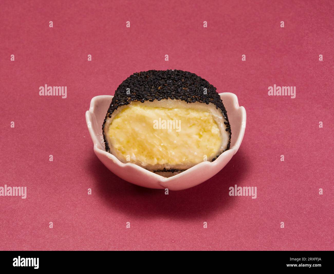 Daifuku,Japanese confectionery Ichigo Daifuku, small round glutinous ...