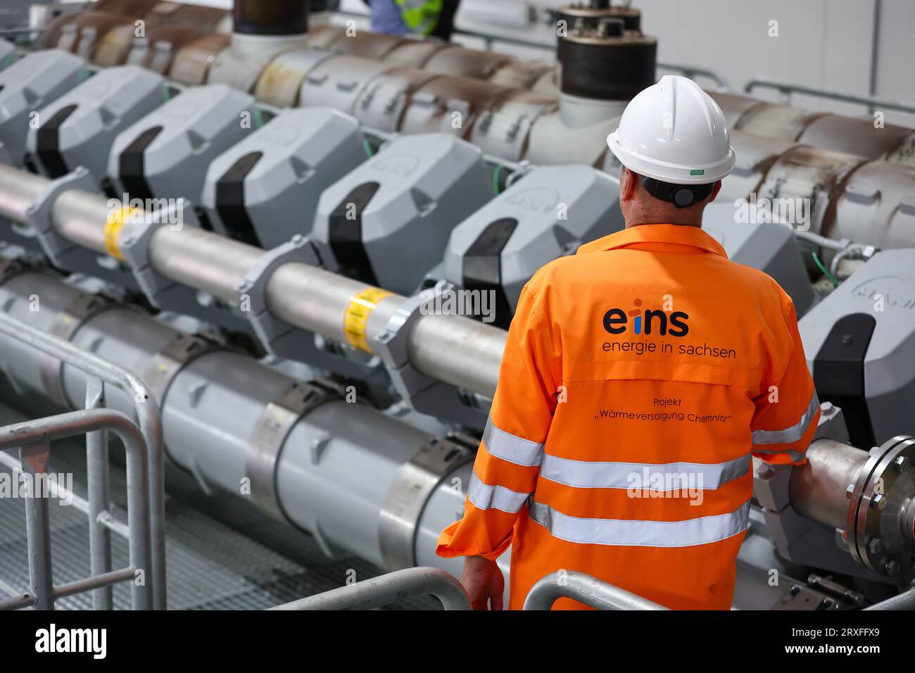 25 September 2023, Saxony, Chemnitz: An employee stands at one of the ...