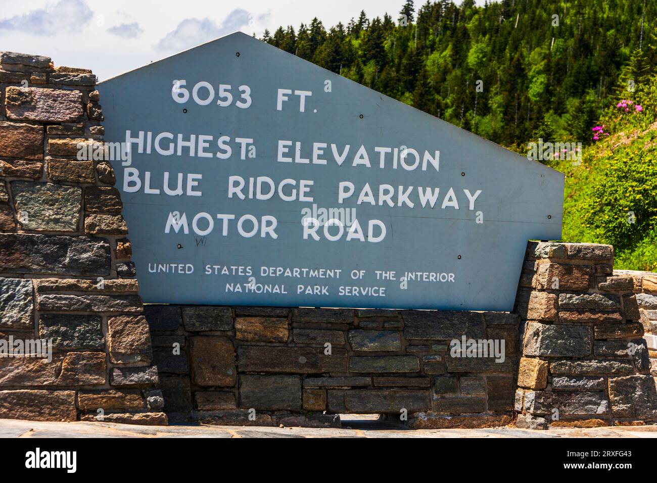 National forest service signs hi-res stock photography and images - Alamy
