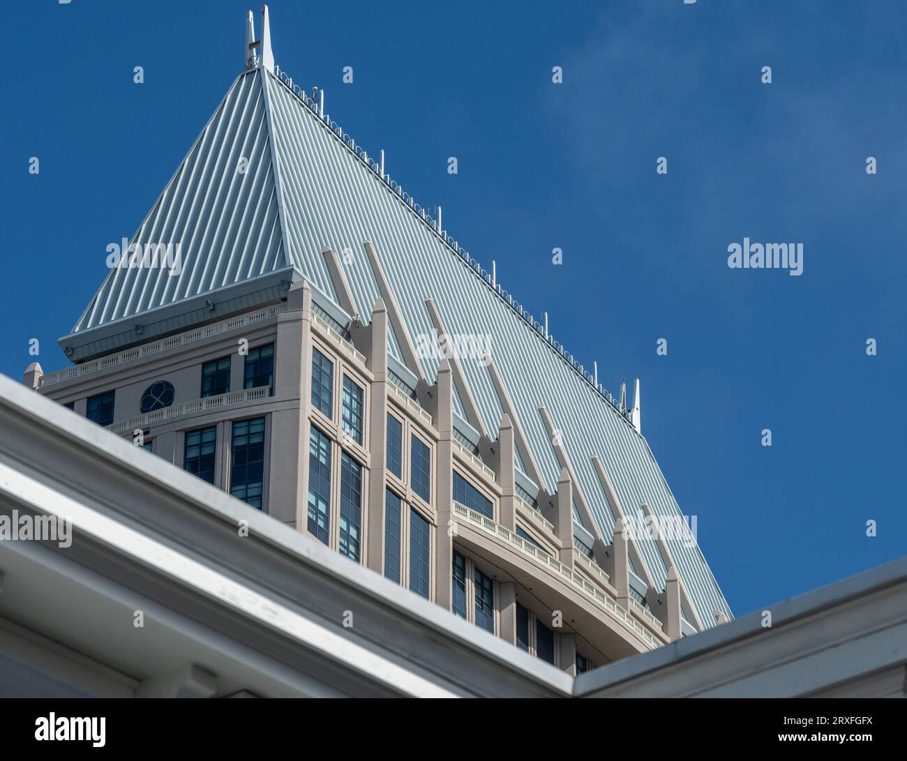 he top of the Seaport tower of the Manchester Grand Hyatt San Diego ...