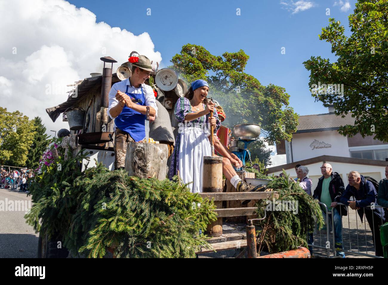 decorated chariot in the parade, people in costumes, Almabtrieb in ...
