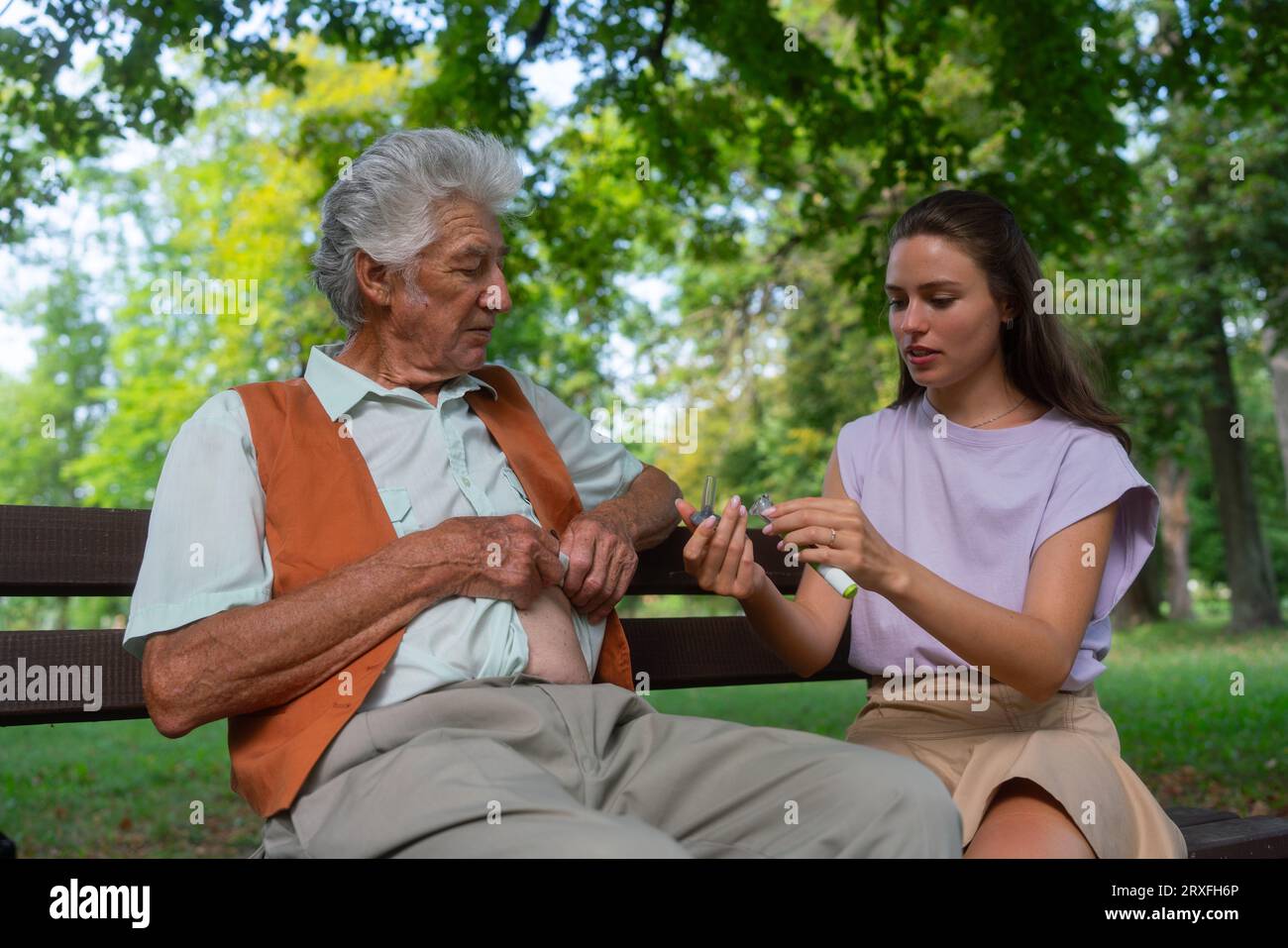Nurse injecting insulin in belly of diabetic senior patient Stock Photo ...