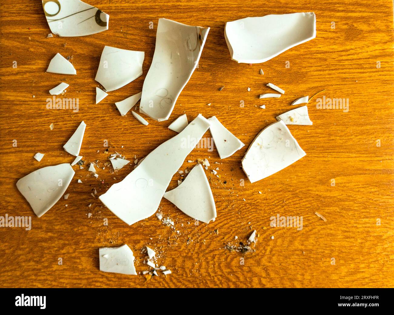Broken plates white background hi-res stock photography and images - Alamy