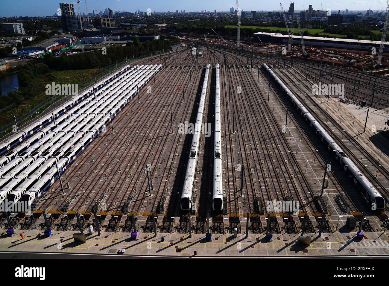 Old oak common elizabeth line depot hi-res stock photography and images ...
