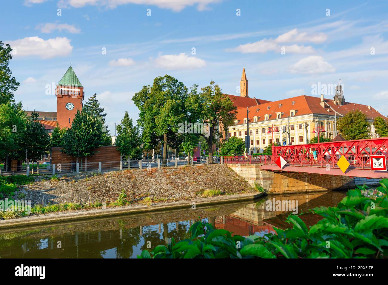 Covered market and Sand bridge Stock Photo - Alamy