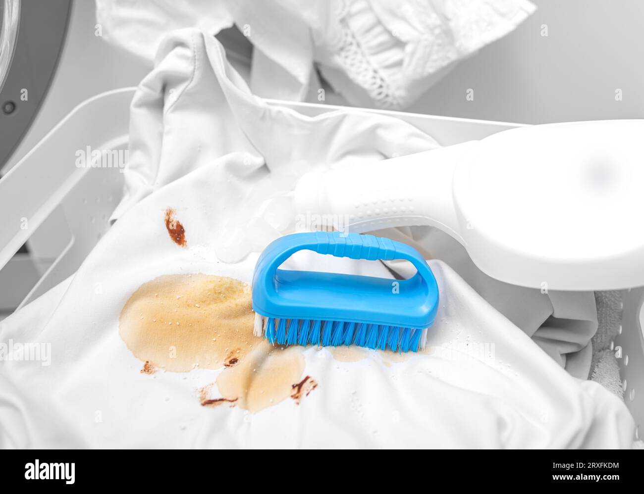 Woman removing dirty stain hi-res stock photography and images - Alamy