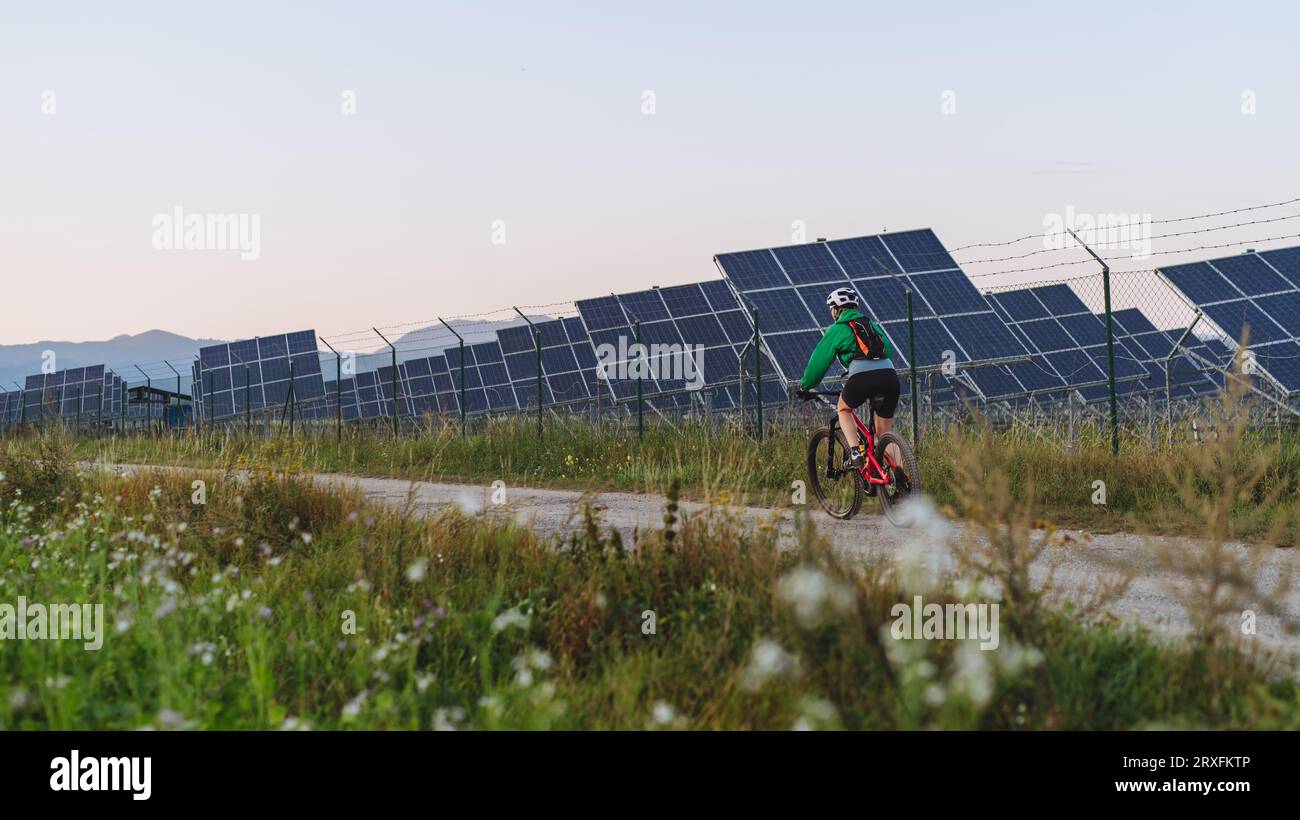 Front view of bike ride hi-res stock photography and images - Alamy