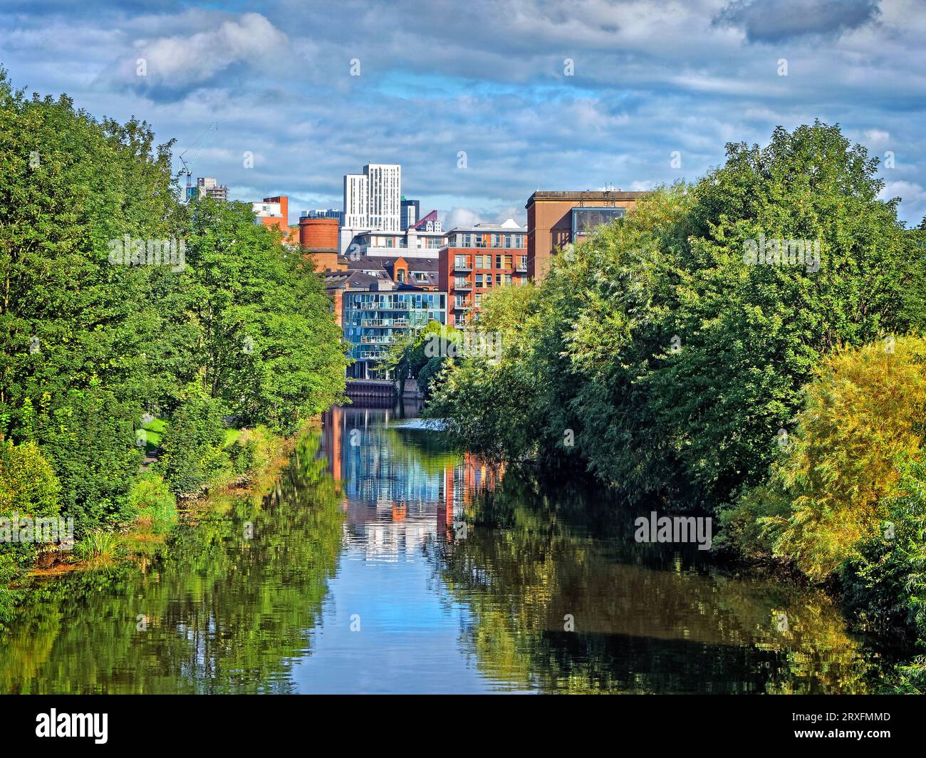 Leeds england skyline hi-res stock photography and images - Alamy