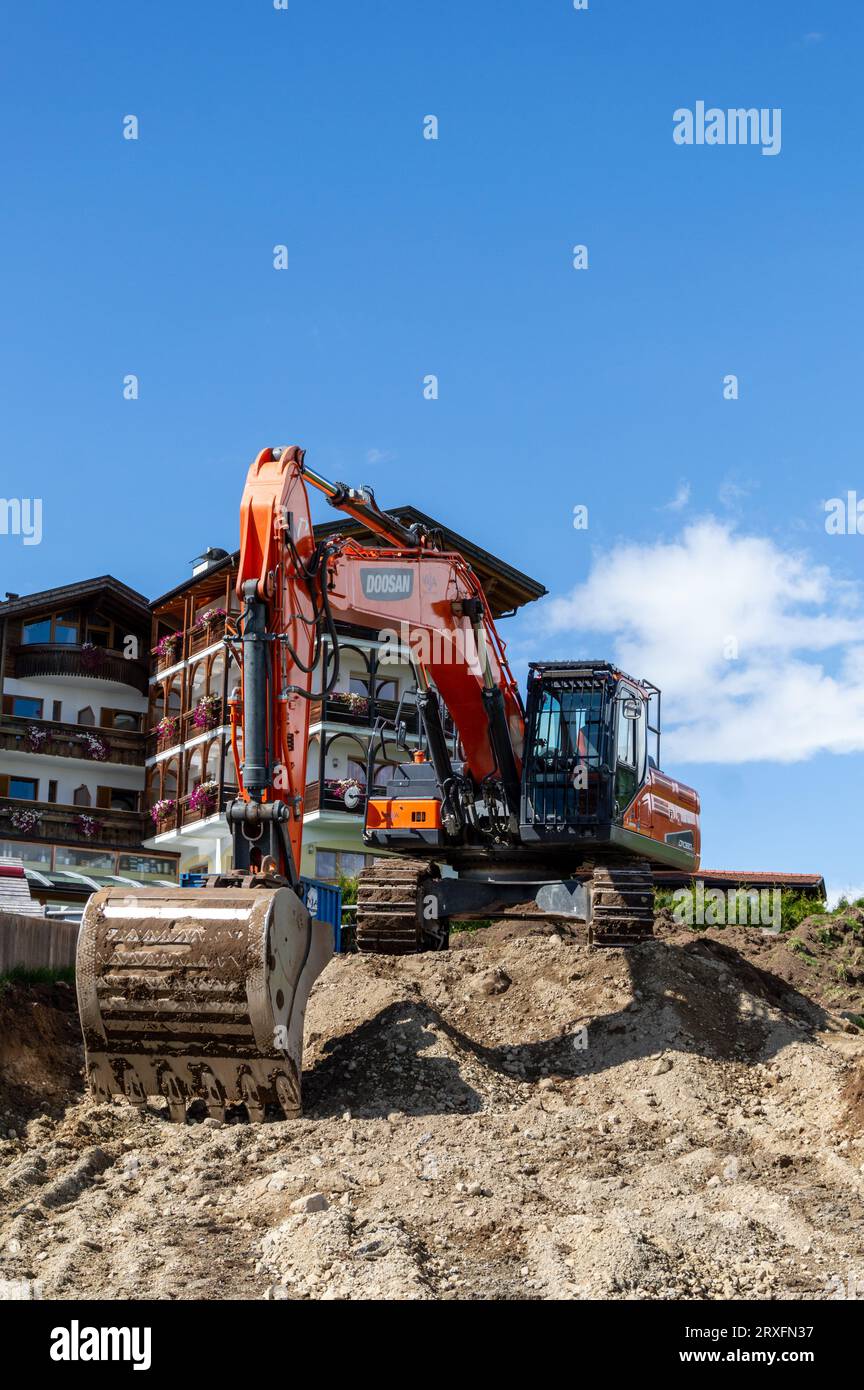 DOOSAN DX245NHD-7 excavator works in Meransen on road construction ...