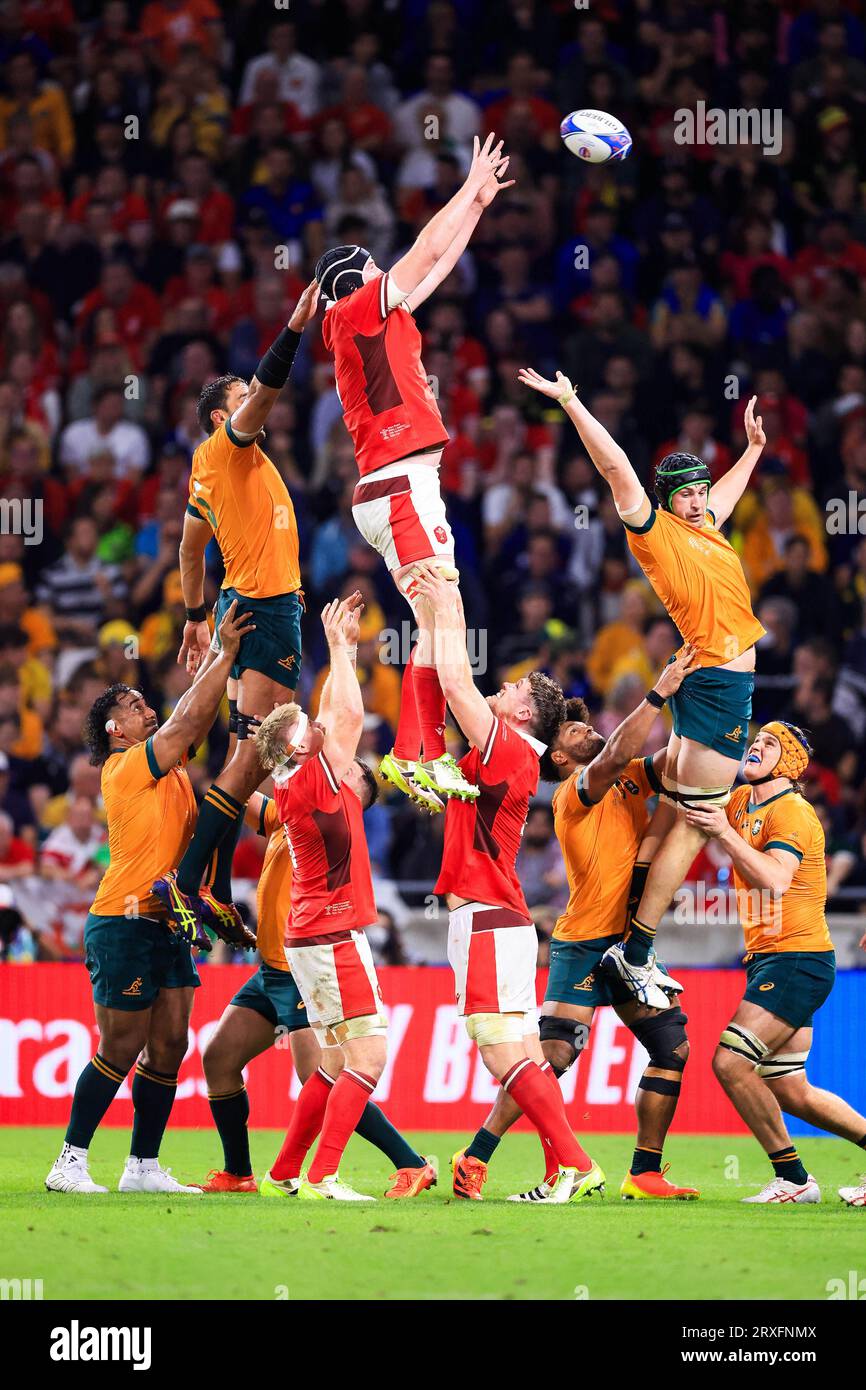 Lyon, France. 24th Sep, 2023. Lineout with Richard Arnold #5 of ...