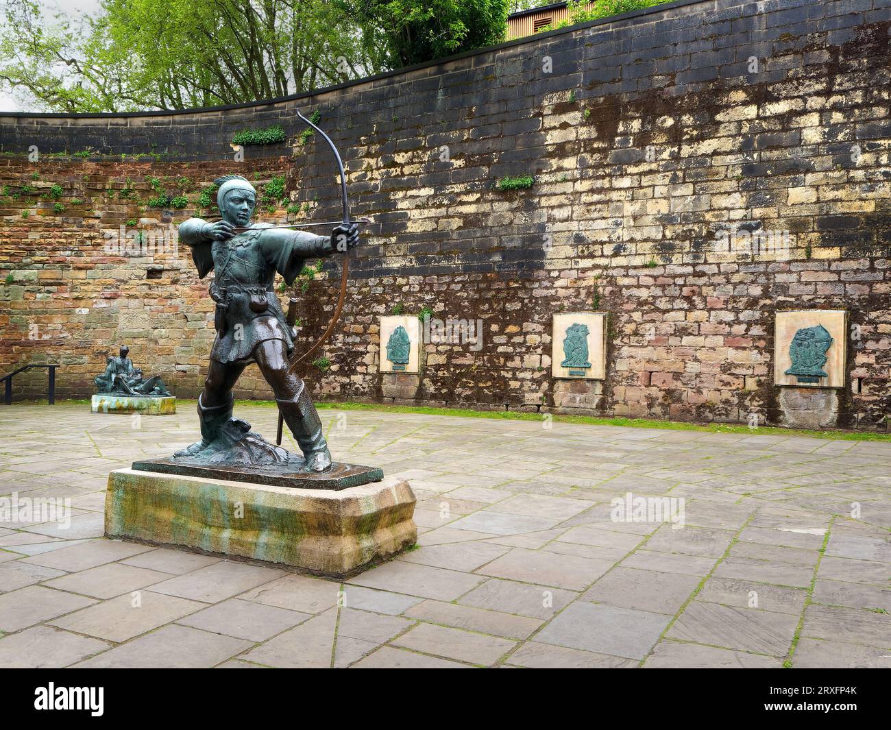 UK, Nottingham, Nottingham Castle, Statue of Robin Hood Stock Photo - Alamy