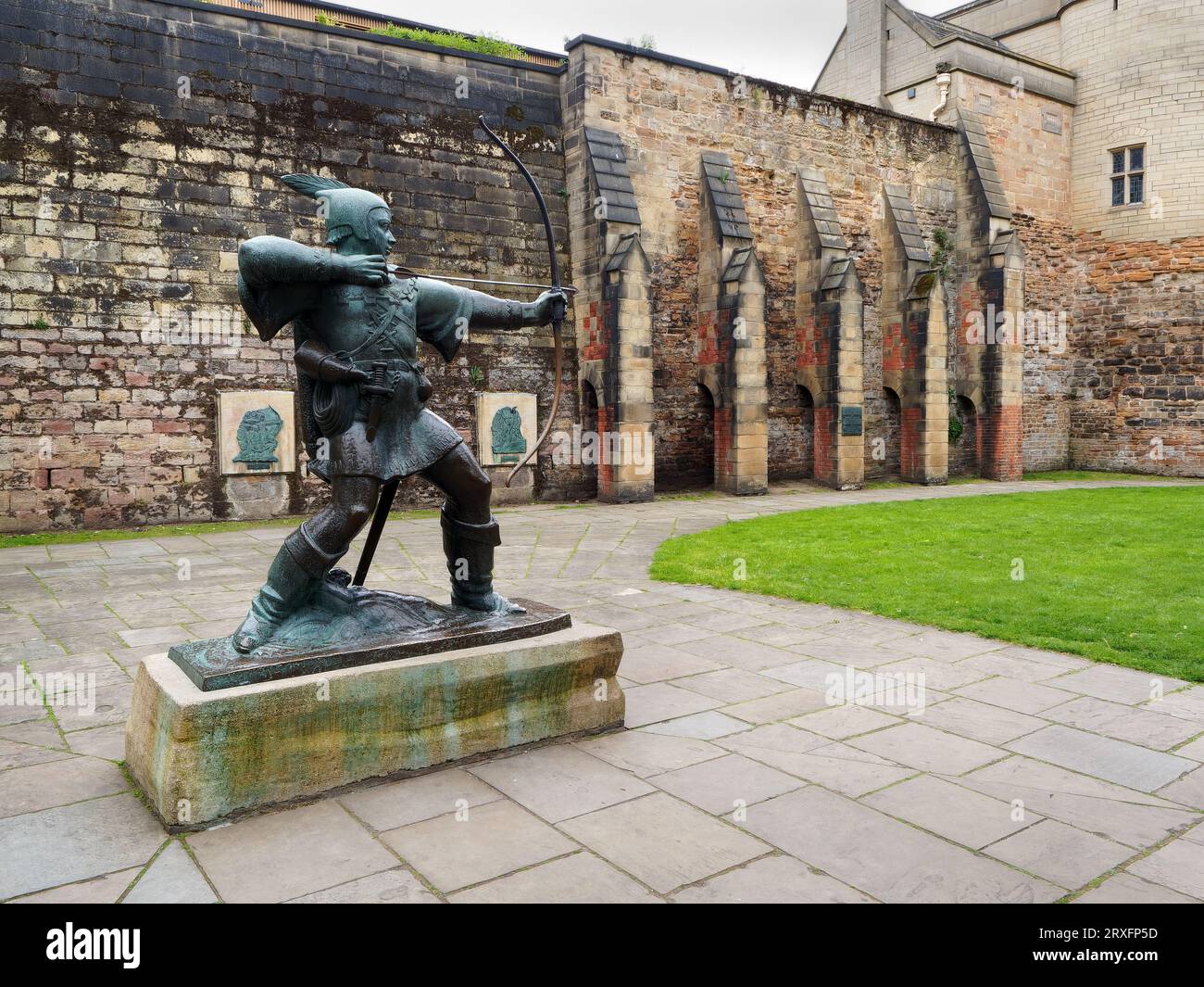 UK, Nottingham, Nottingham Castle, Statue of Robin Hood Stock Photo - Alamy
