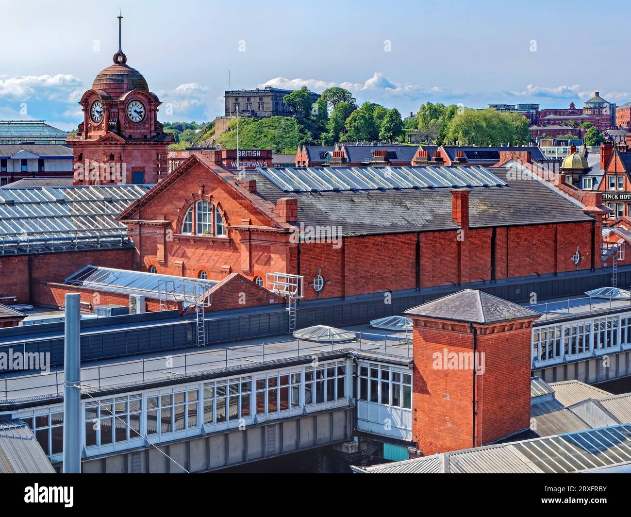 Nottingham station footbridge hi-res stock photography and images - Alamy