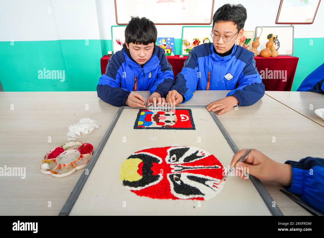 China pulp production hi-res stock photography and images - Alamy