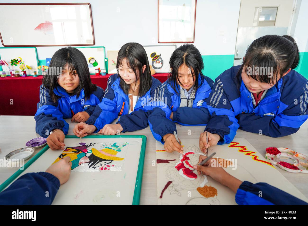 China pulp production hi-res stock photography and images - Alamy