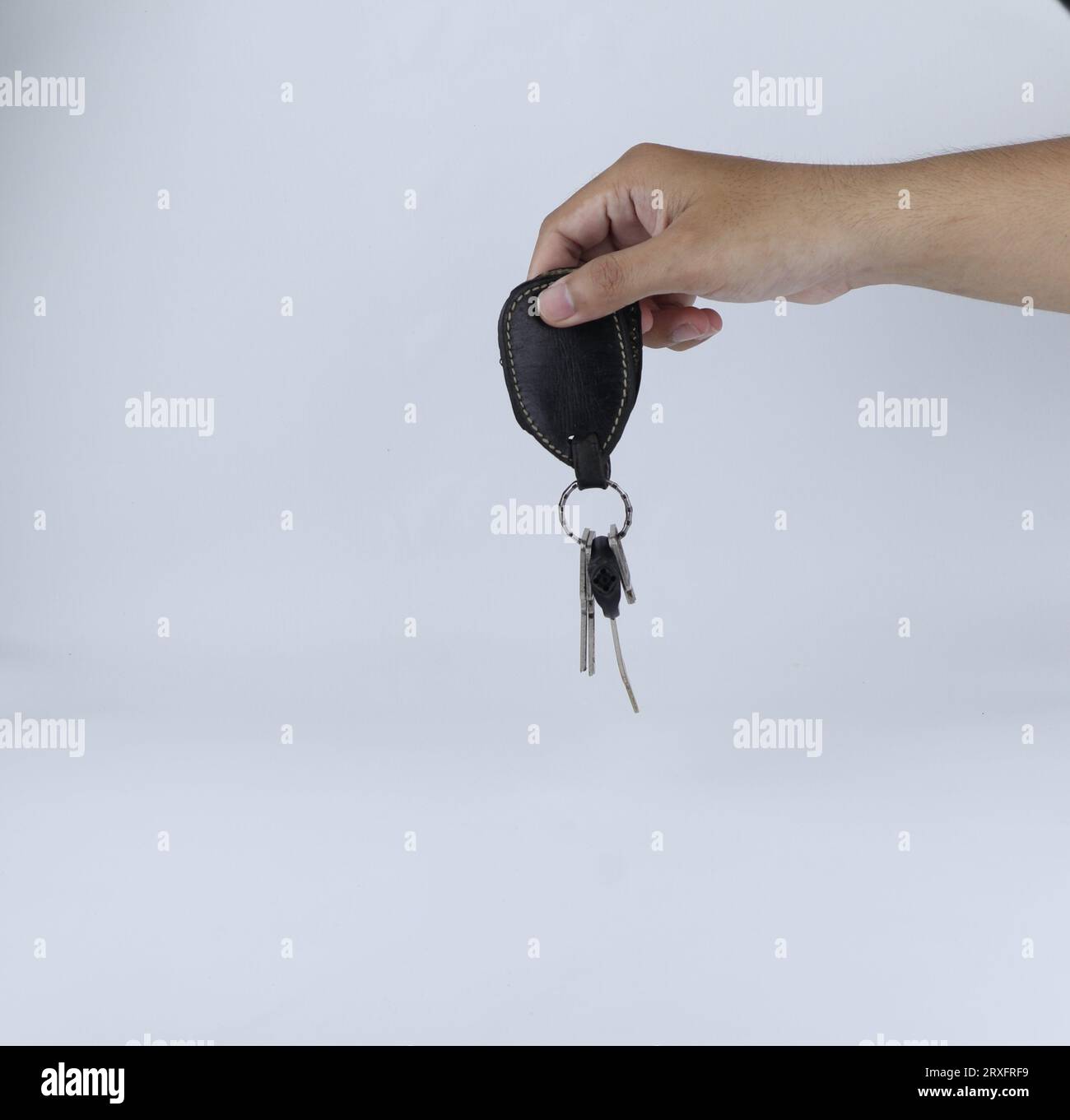 hand holding key Stock Photo - Alamy