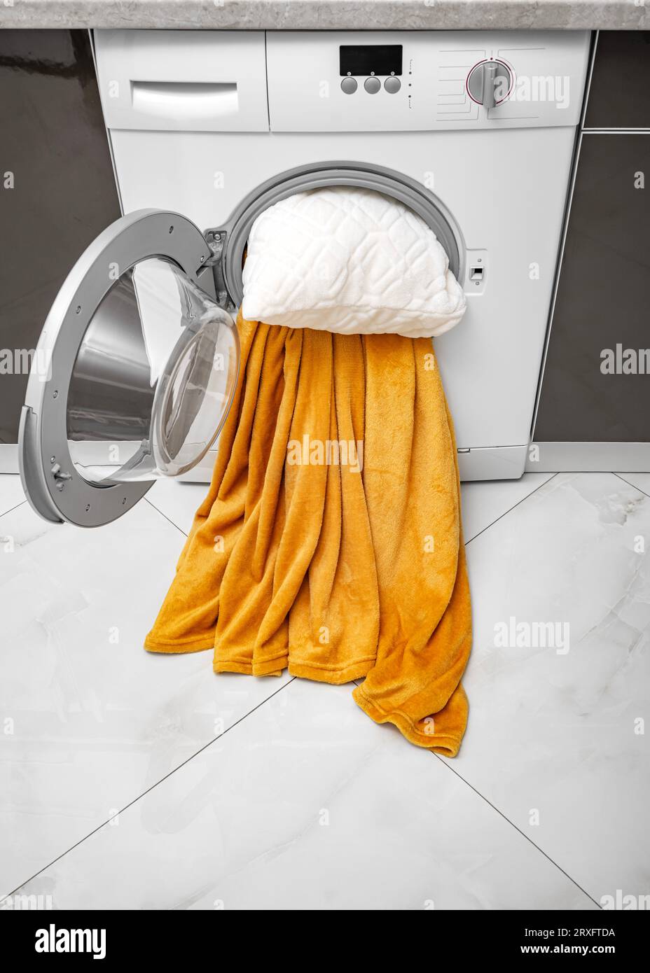 Washing blanket hi-res stock photography and images - Alamy