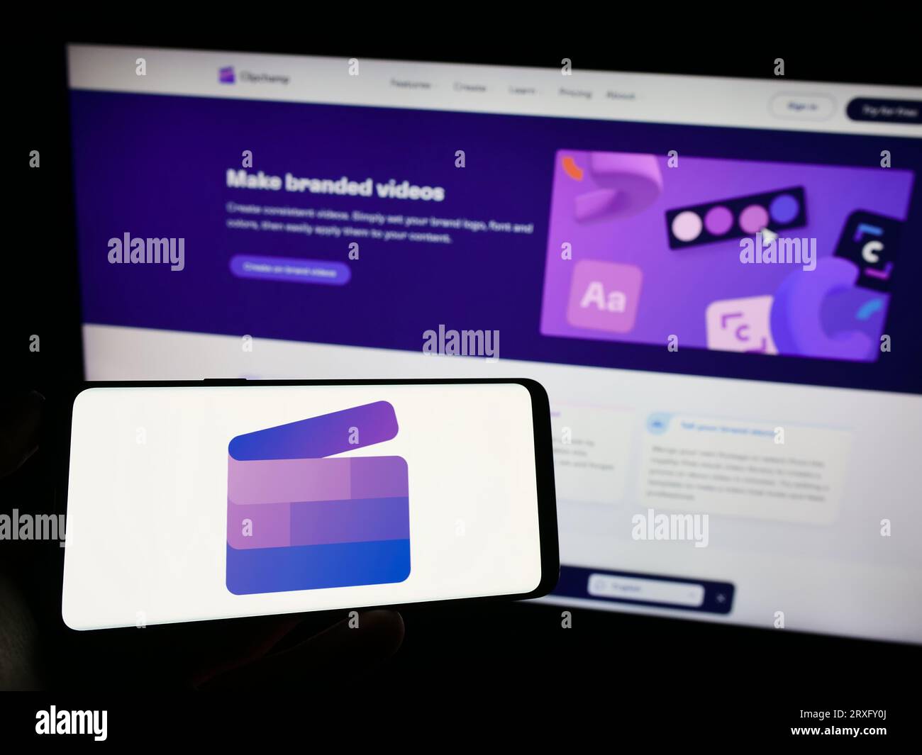 Clipchamp logo hi-res stock photography and images - Alamy