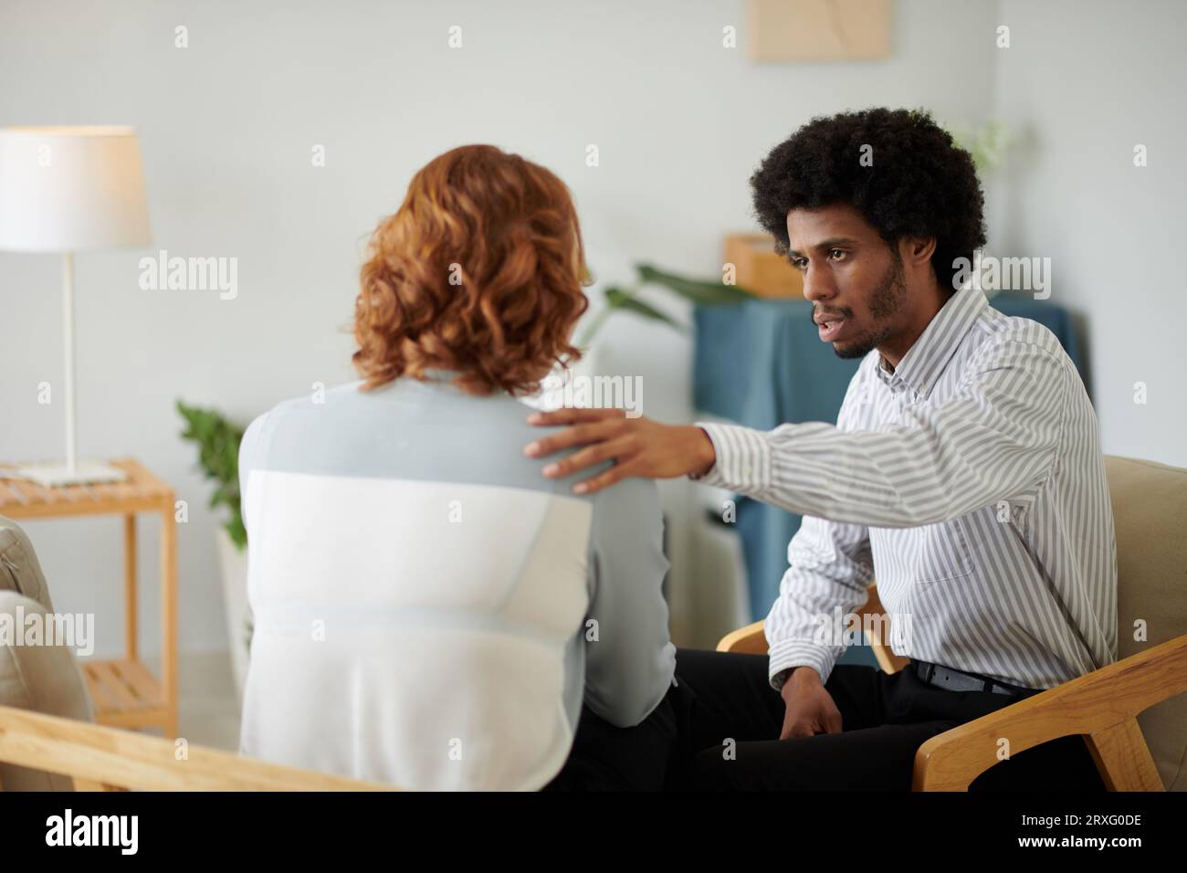 Psychotherapist and client hi-res stock photography and images - Alamy