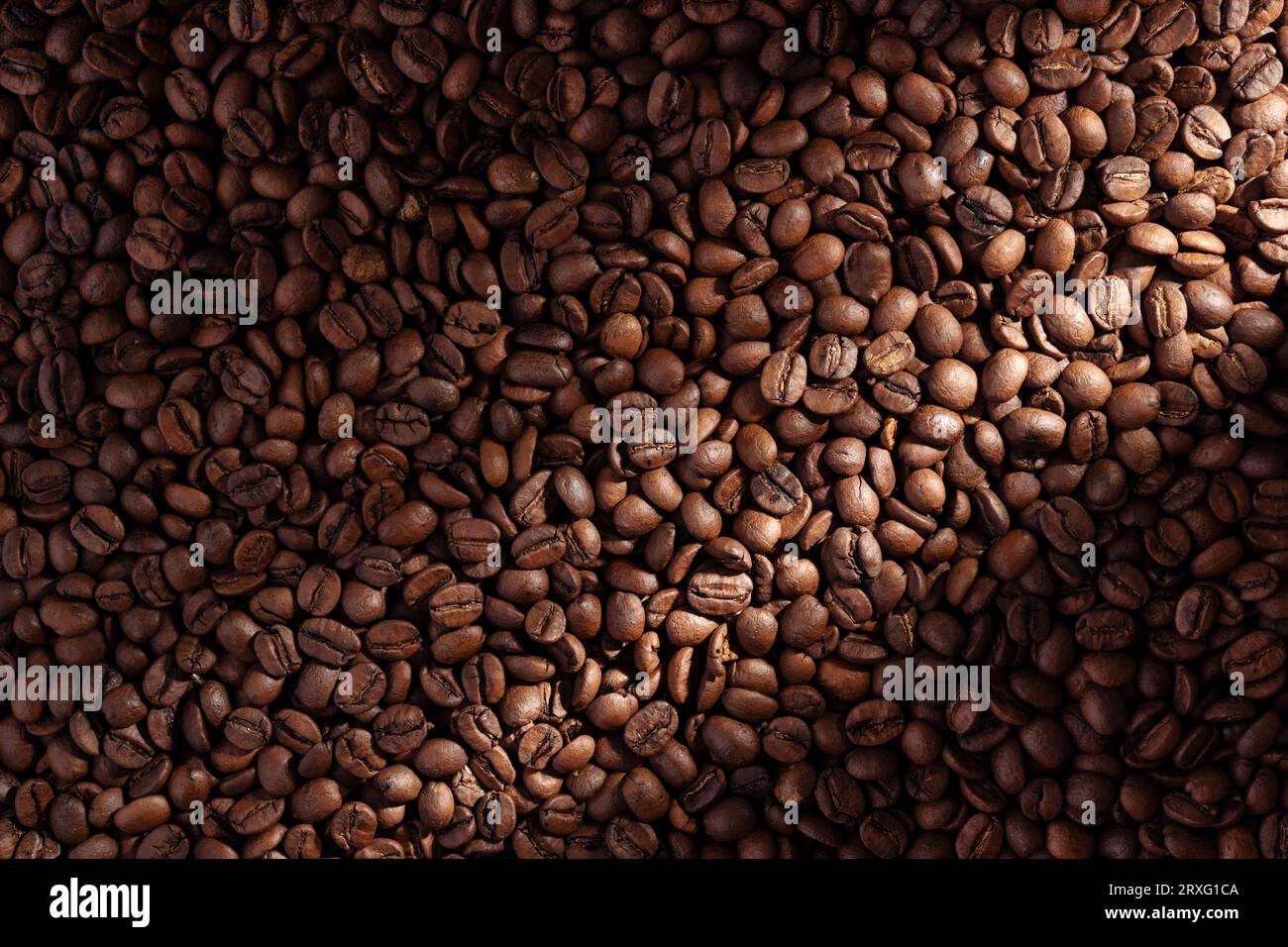 Texture of roasted coffee beans with contrasting dramatic light effect ...