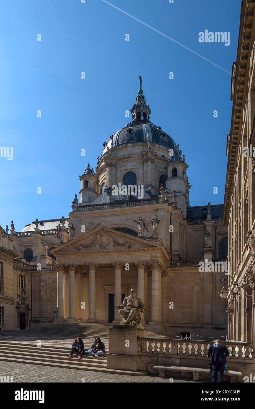 Inner courtyard with the Chapelle Sainte Ursule de la Sorbonne, built ...