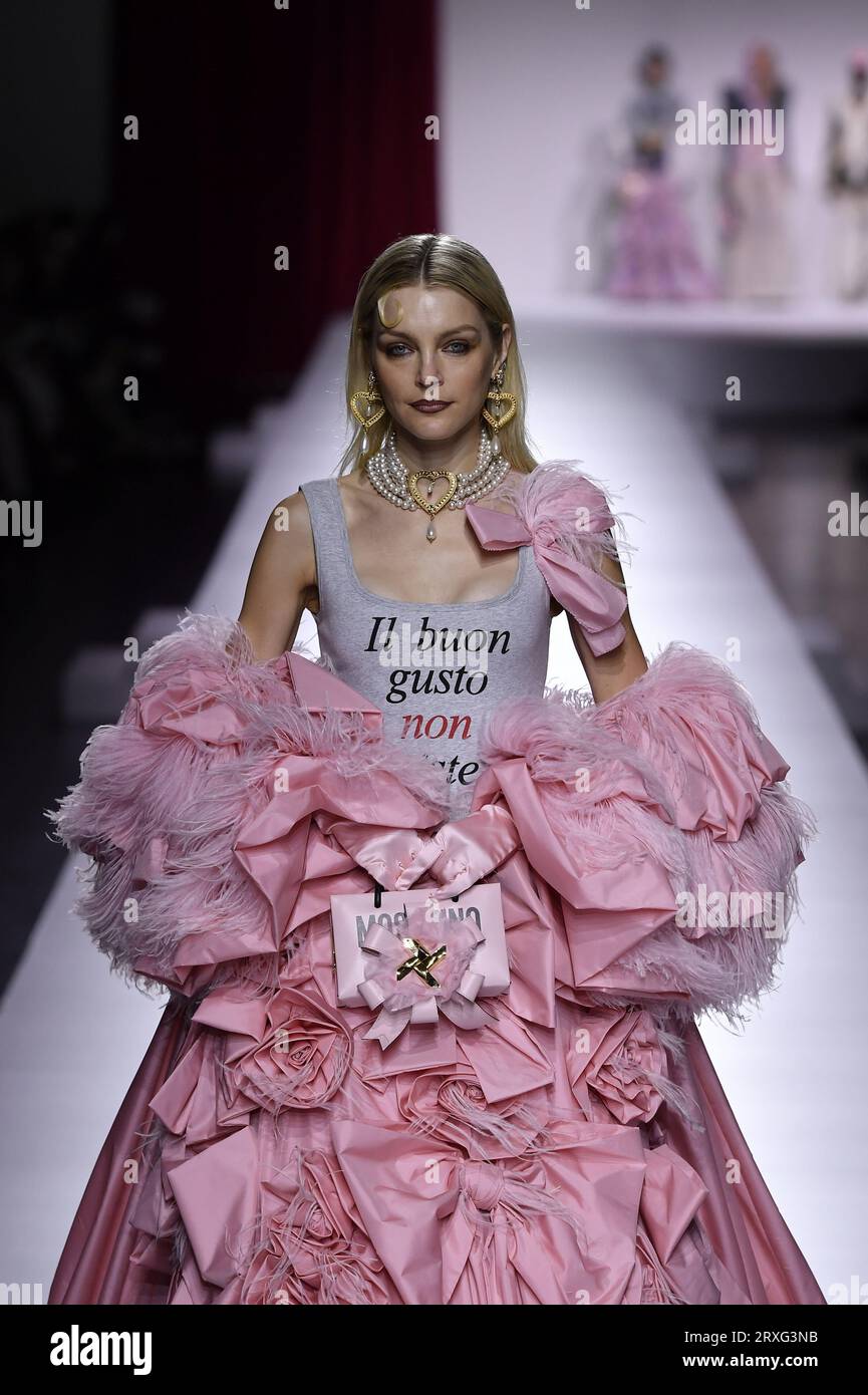 Fashion model jessica stam hi-res stock photography and images - Alamy