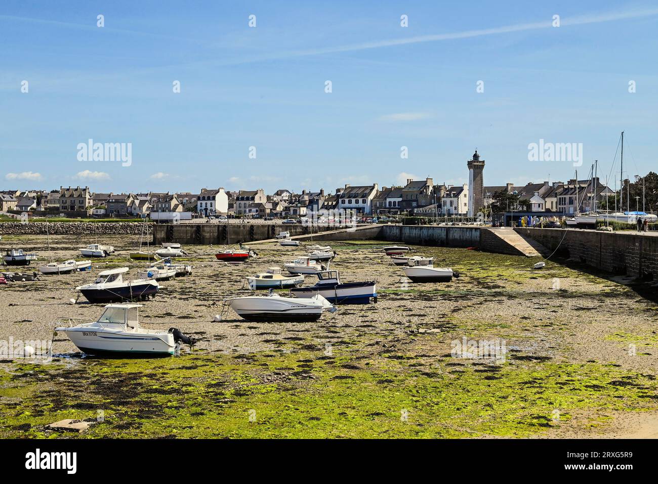 Boats in the dry harbour basin, Roscoff, Finistere, Brittany, France ...