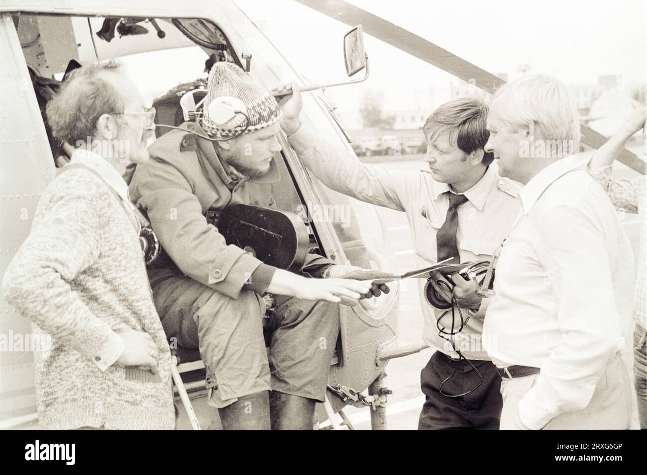 1980s cameraman hi-res stock photography and images - Alamy