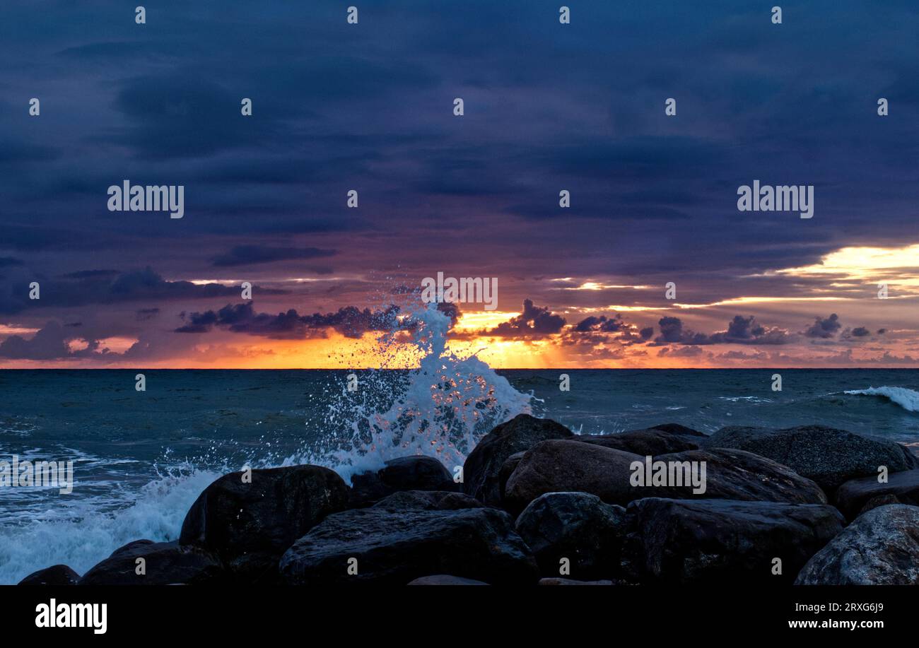 Dark rocks hi-res stock photography and images - Alamy