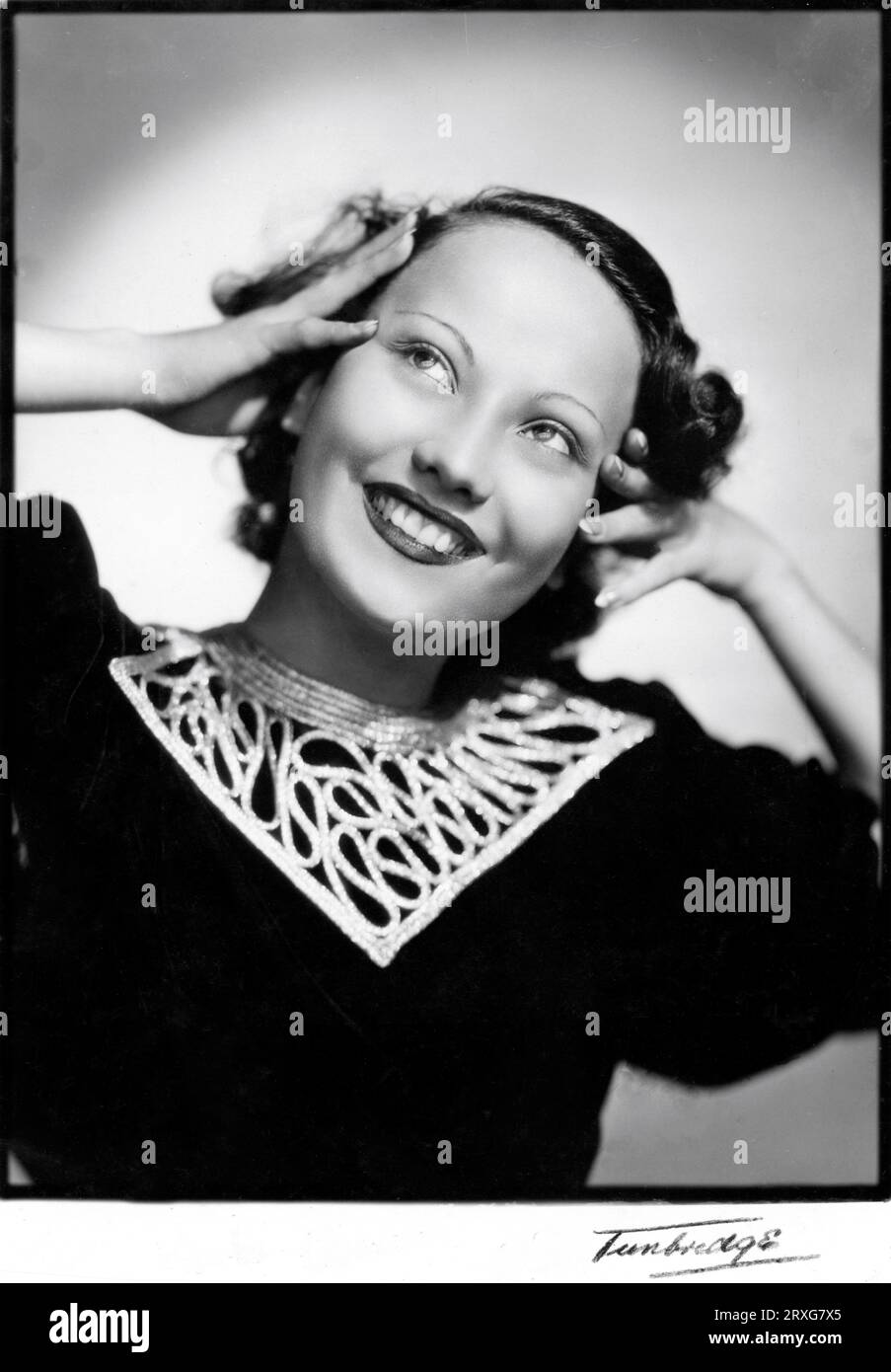 Merle oberon 1930s hi-res stock photography and images - Alamy