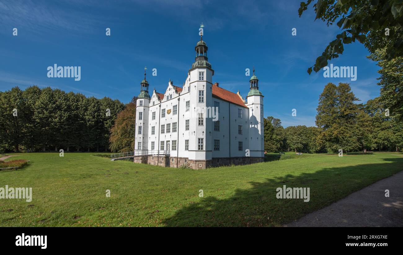 Ahrensburg Castle in the autumnal, sunny castle park near Hamburg Stock ...