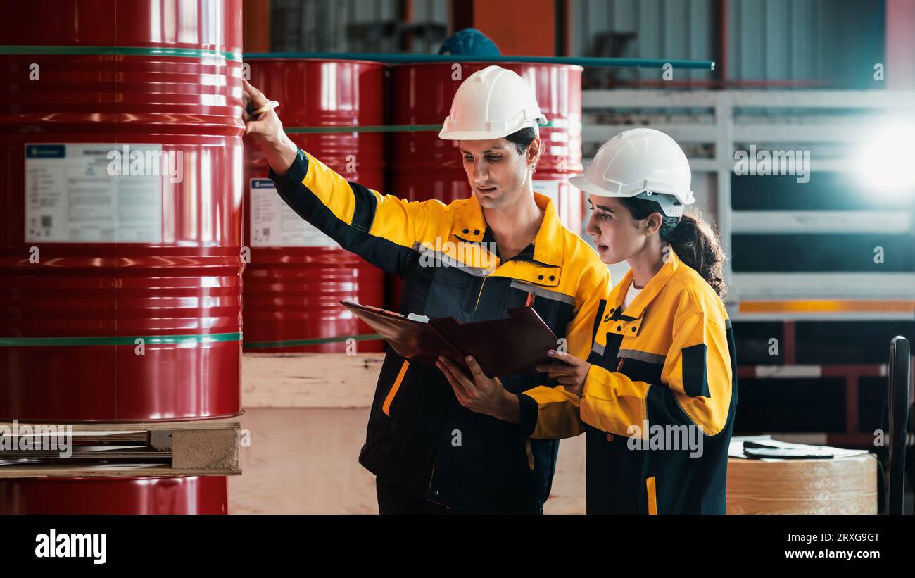 Inspect of material logistic hi-res stock photography and images - Alamy