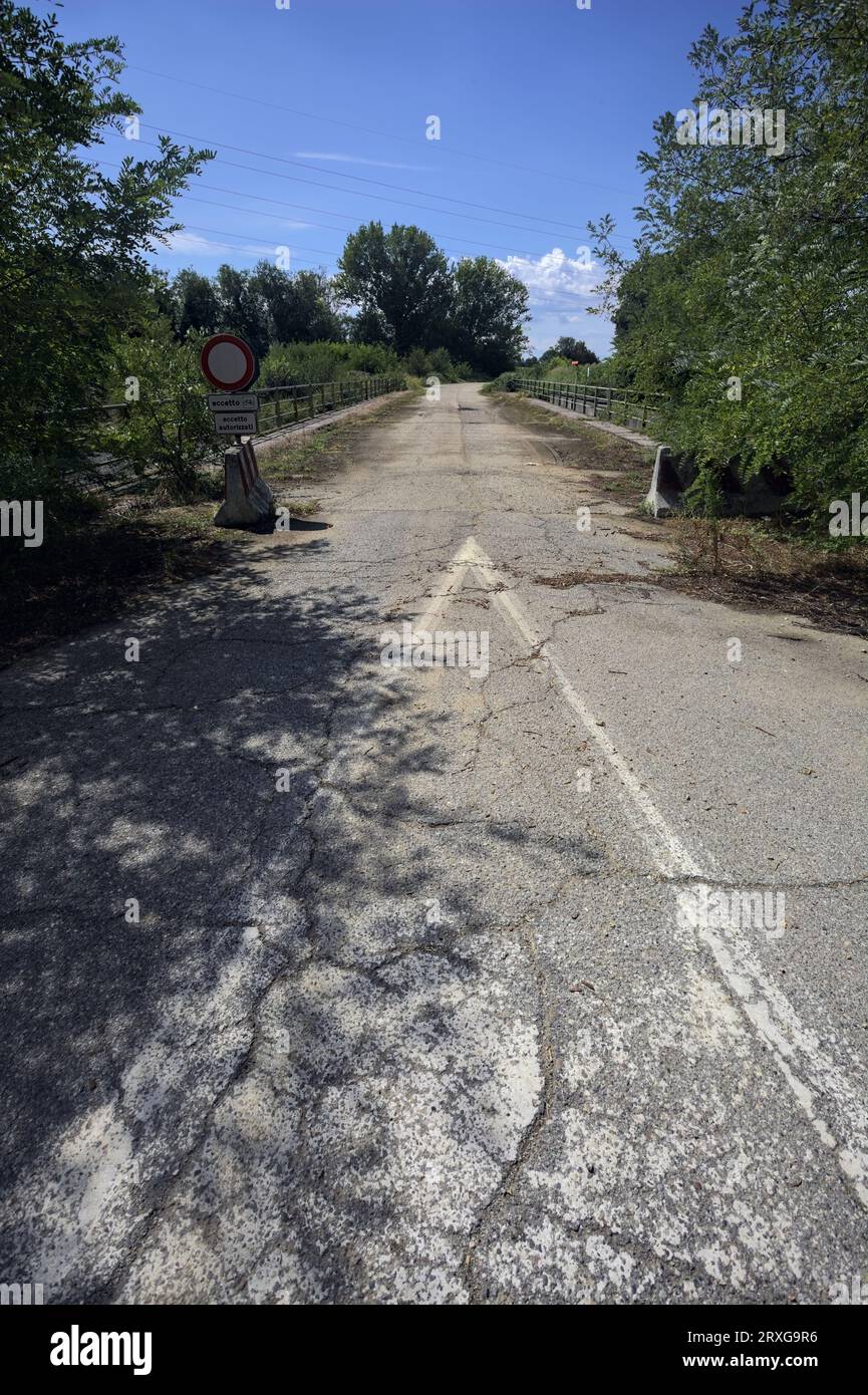 Isolation barriers hi-res stock photography and images - Alamy