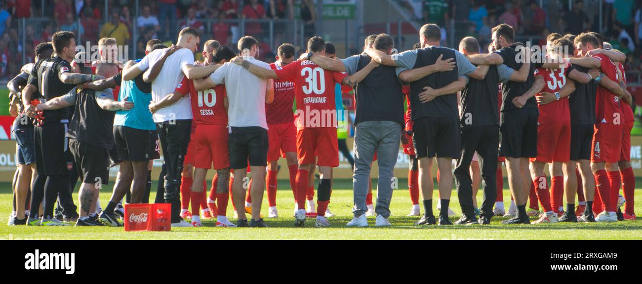 The team of 1.FC Heidenheim sums up today's match with coach Frank ...