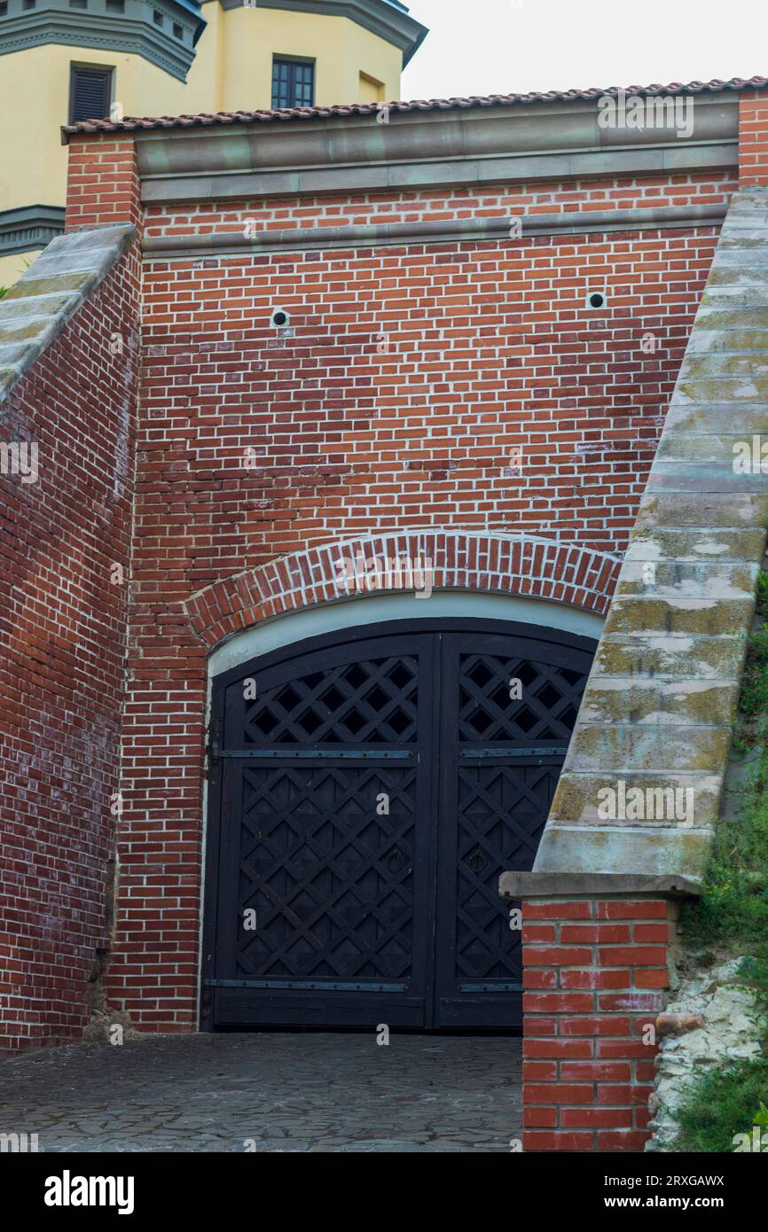 Shot old metal gates hi-res stock photography and images - Alamy
