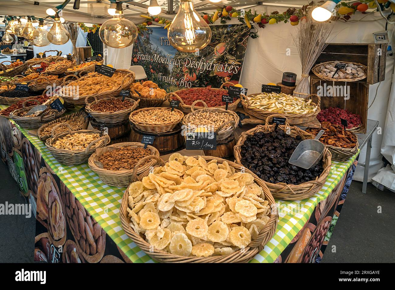 Dried fruit types hi-res stock photography and images - Alamy