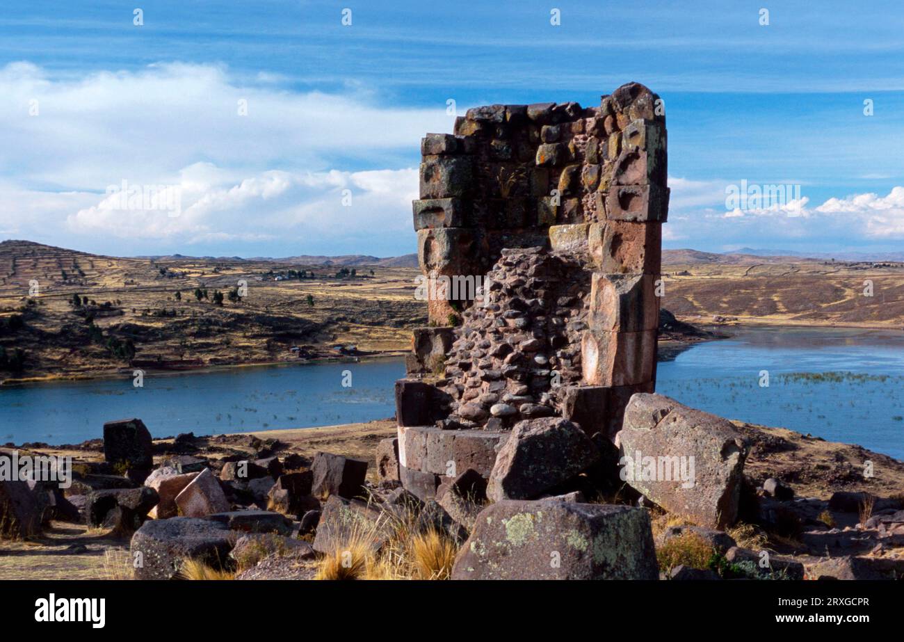Burial tower 'Chulpa del Lagarto', Sillustani, Lake Titicaca, Peru ...