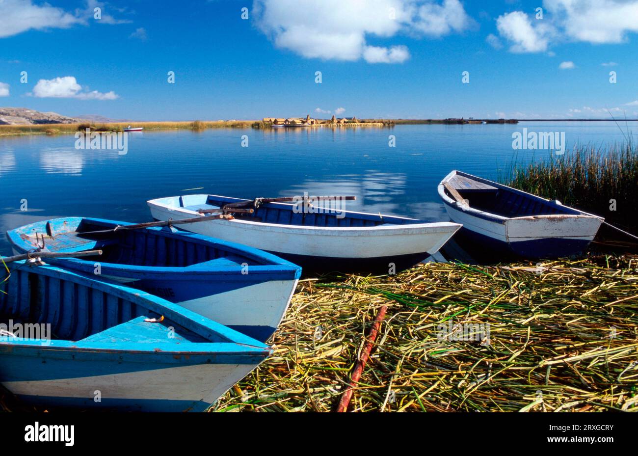 Rowboats on the floating island 'Chumi', built by the Uro people on ...