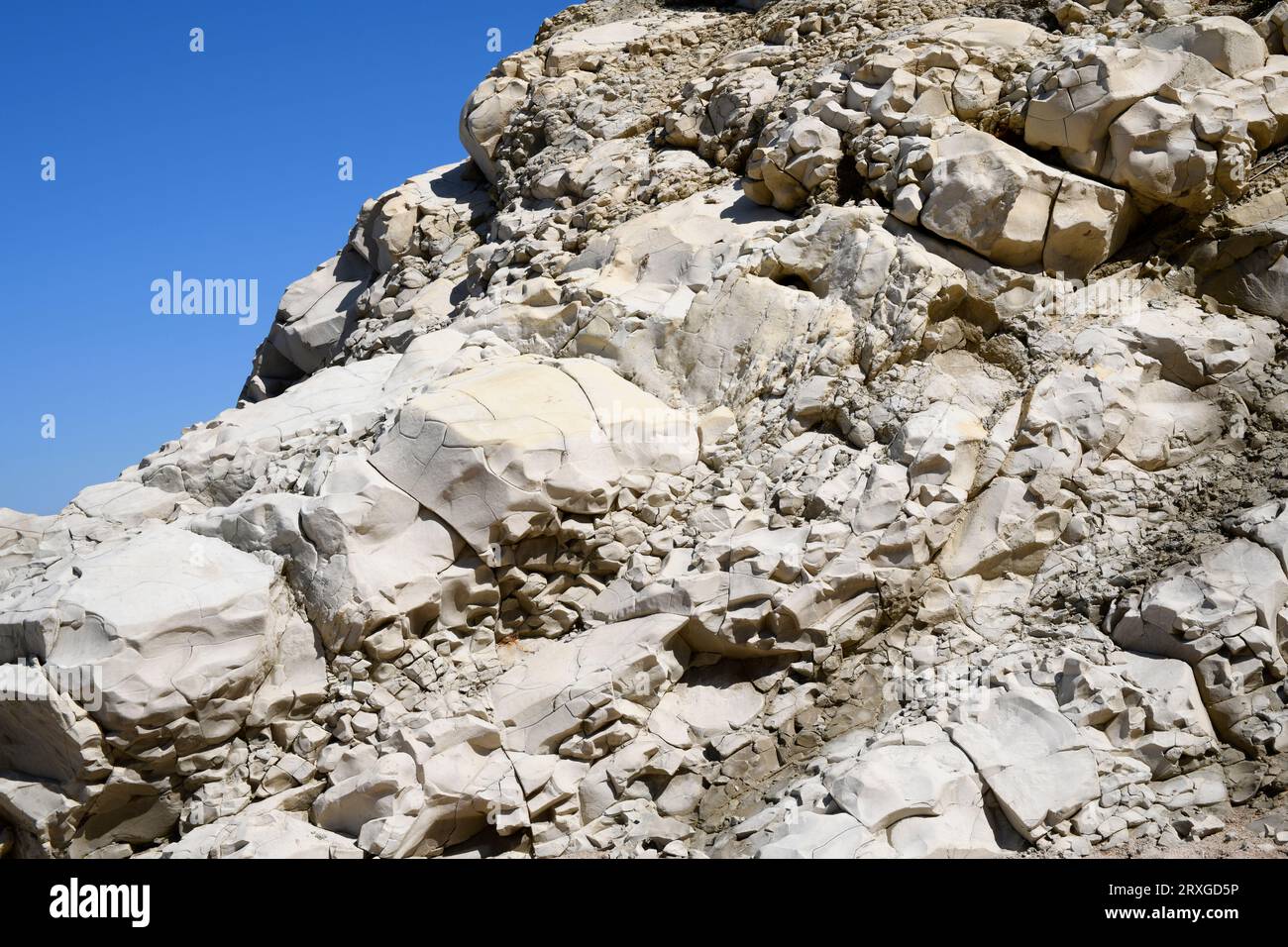 Limestone with conchoidal fracture. This photo was taken in Bidart ...