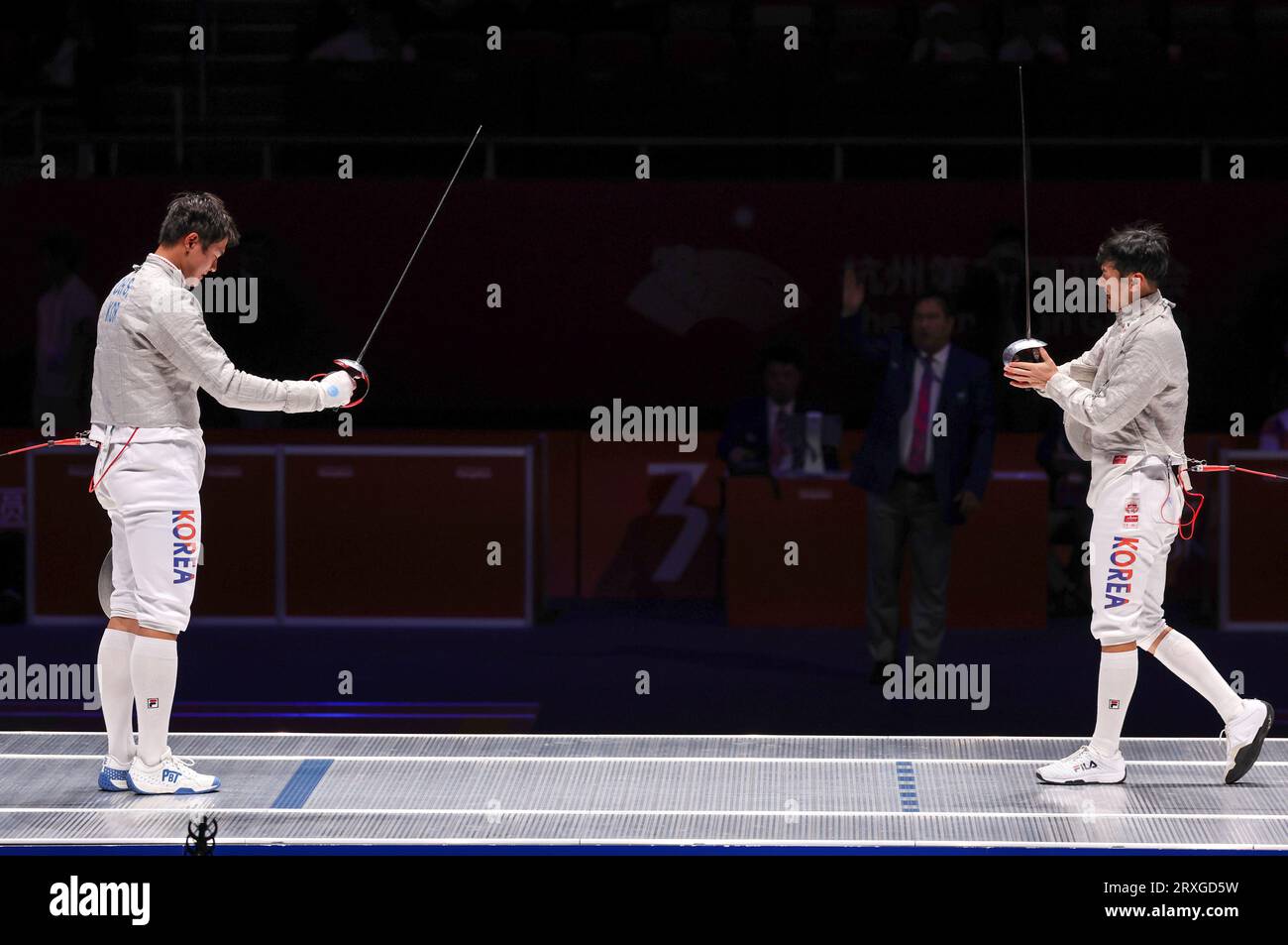 (230925) -- HANGZHOU, Sept. 25, 2023 (Xinhua) -- Players of South Korea ...