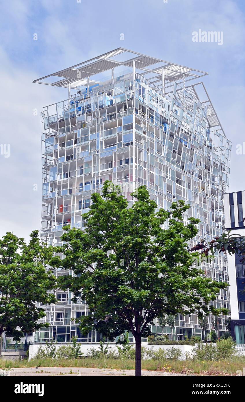 L'Ycon, a striking apartment building in fashionable La Confluence ...