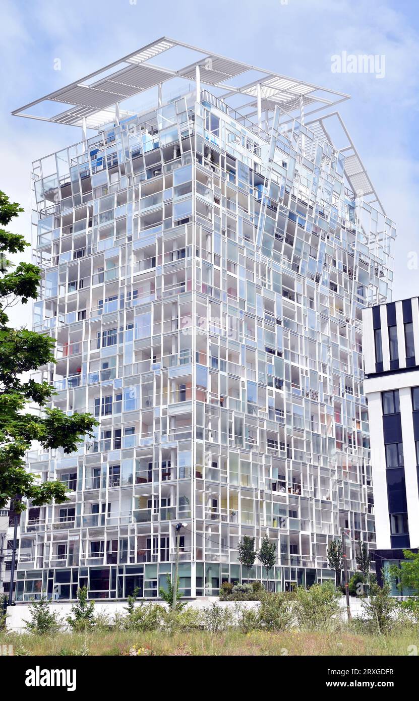 L'Ycon, a striking apartment building in fashionable La Confluence ...