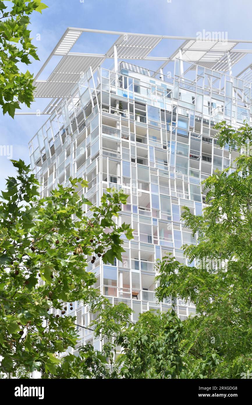 L'Ycon, a striking apartment building in fashionable La Confluence ...